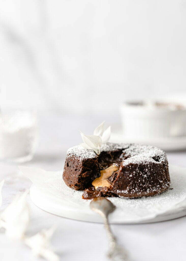 Lava cake z lešnikovo moko – Nina Zorčič