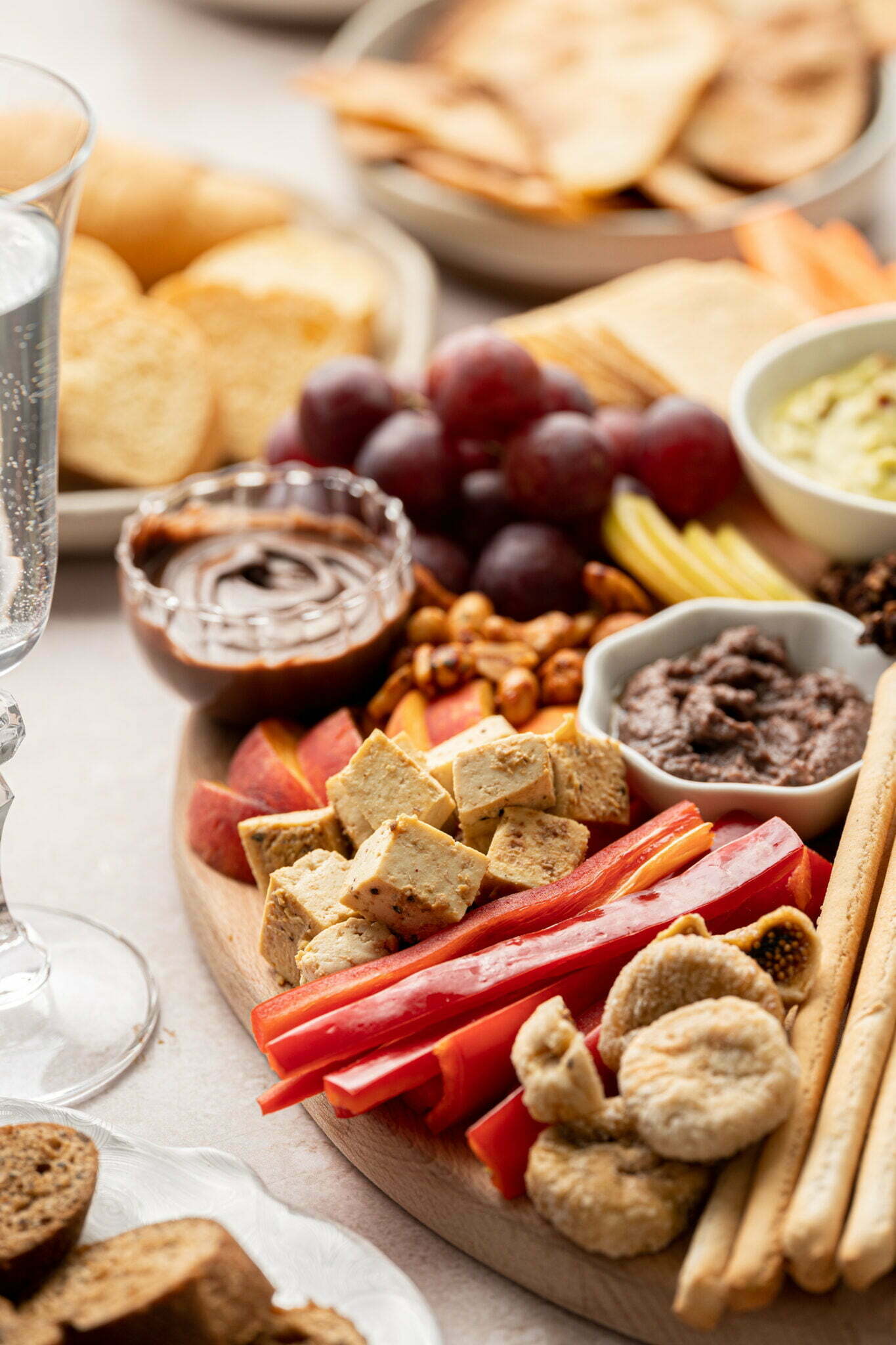 Gurmanska brezglutenska plošča: ideje za najboljši veganski brezglutenski narezek – Nina Zorčič